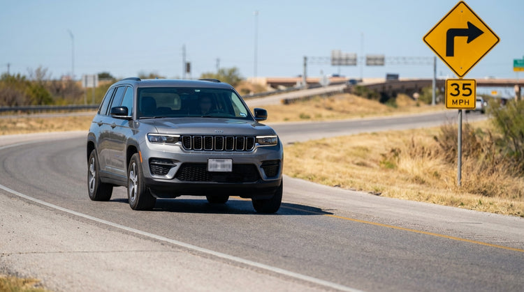 Texas car hire: yellow advisory speed signs on ramps – Hola Car Rentals